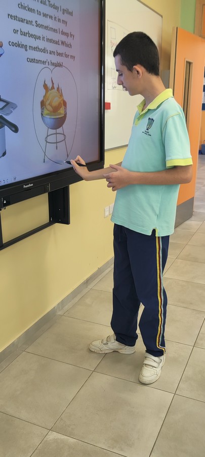 Dietary Guidelines with Year 11 Topaz students - St Thomas More College